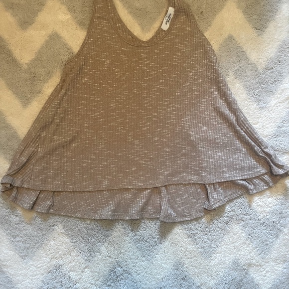 Carly Jean Los Angeles | Tops | Carly Jean Los Angeles Flowy Tank ...